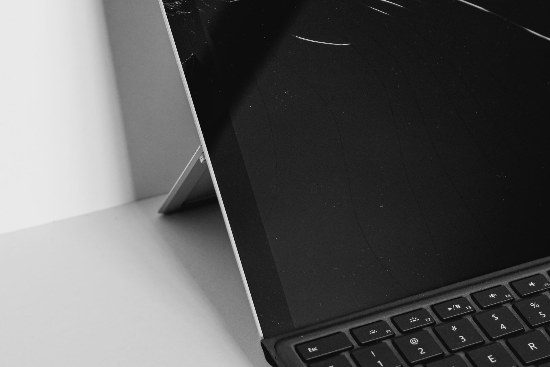 Linux Kernel 5.19.12 Bug May Damage Intel Laptop Displays