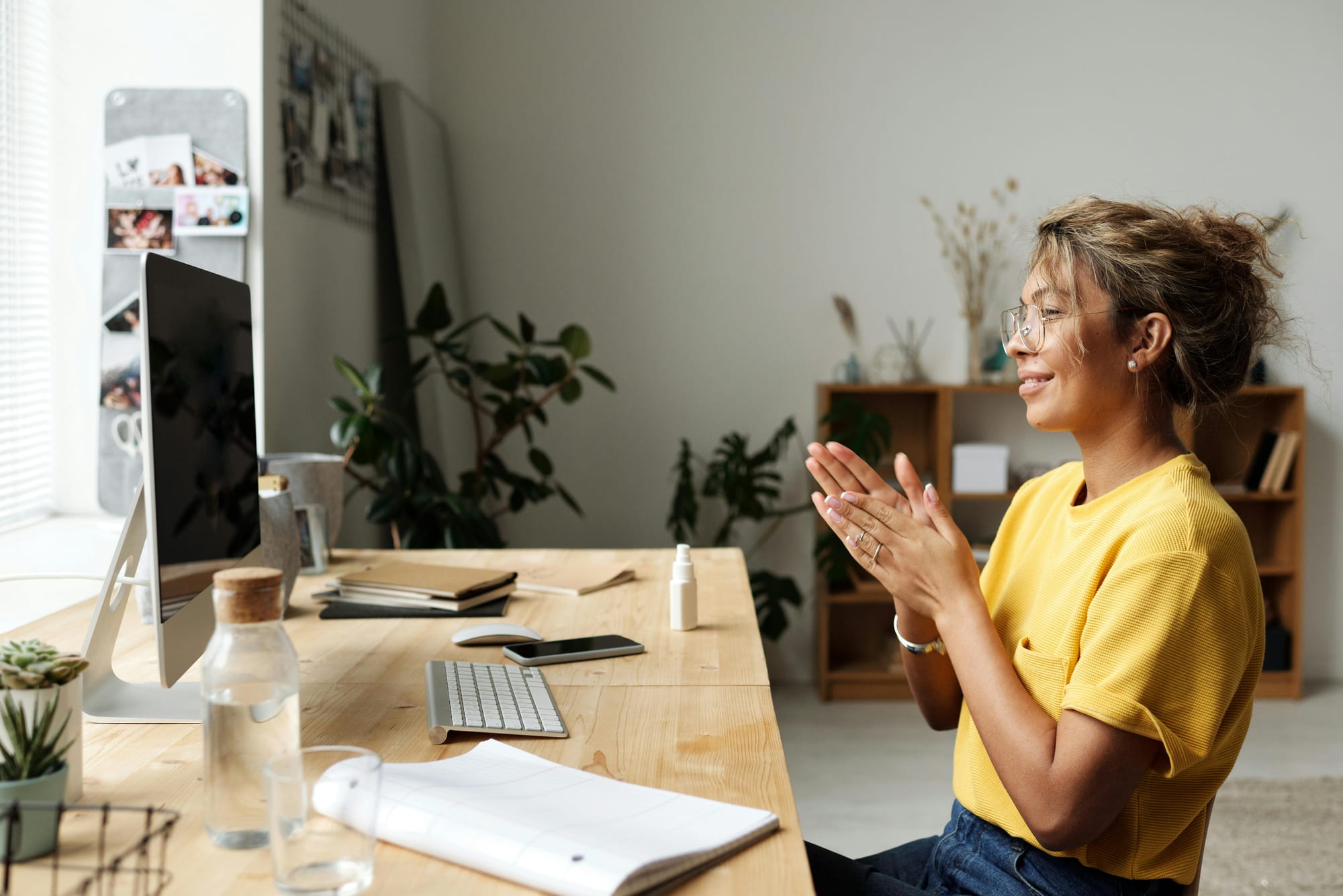 What Are “Movement Snacks” and How Do They Help You Work Smarter?