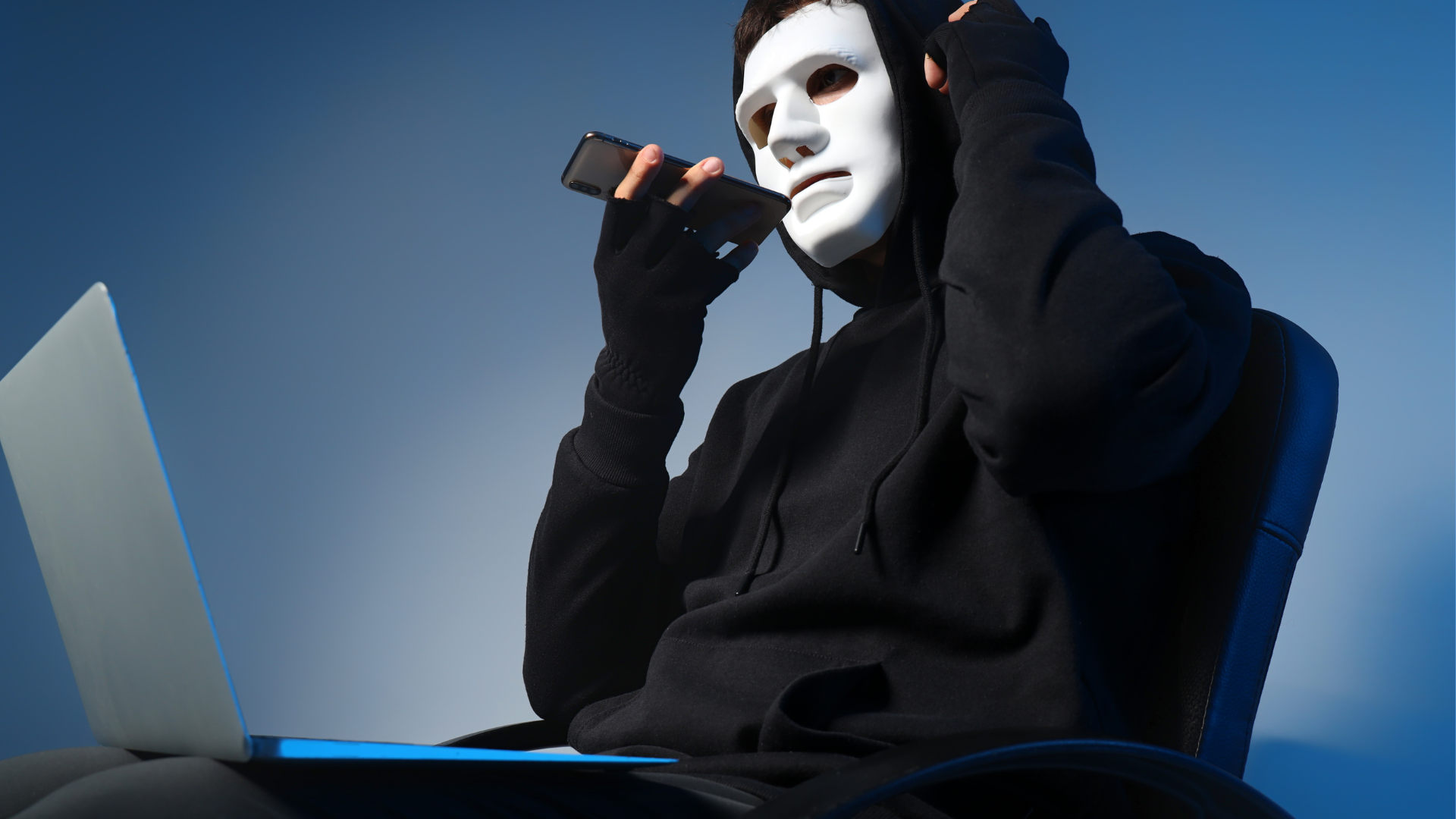 Your Elderly Mom Sent Money to an Online Romance Scammer. What You Can ...