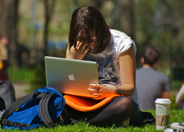 4 Things Every Woman Should Do on Facebook